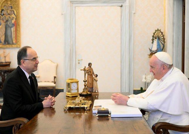 Pápež František prijal prezidenta Albánskej republiky Bajrama Begaja