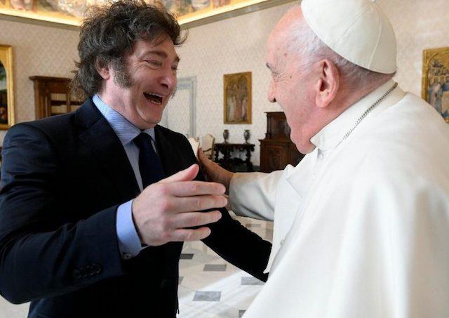 Pápež František prijal vo Vatikáne argentínskeho prezidenta Javiera Mileia